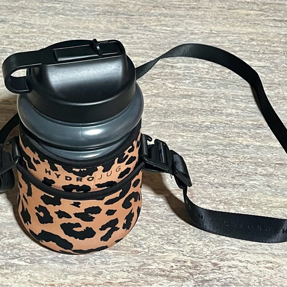 HydroJug | Dining | Hydrojug Black Bottle With Tan And Black Animal ...